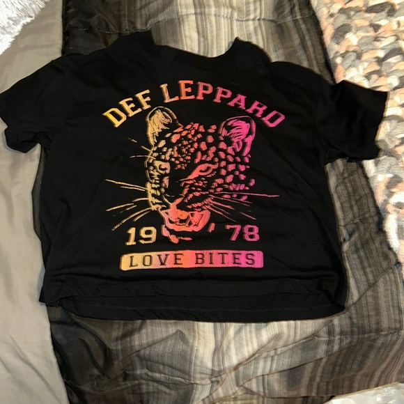 Def Leppard | Tops | Def Leppard Cropped Tee | Poshmark